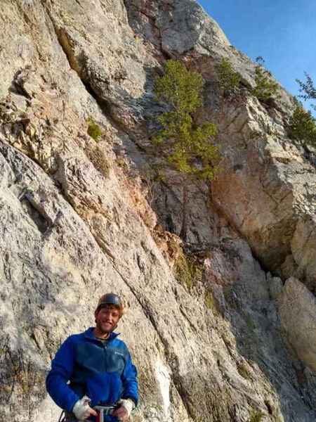 Note the wide section above the tree for belay.