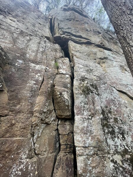 Shows route in relation to the arete
