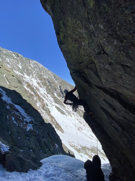 The second pitch, from the top of p1 of Pinnacle Gully.