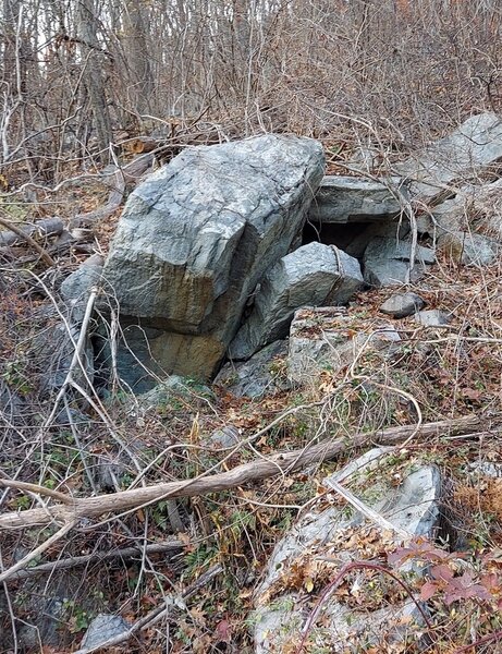 Climbing in Wind Gap AT Boulders, Northeast Ridges and Valleys