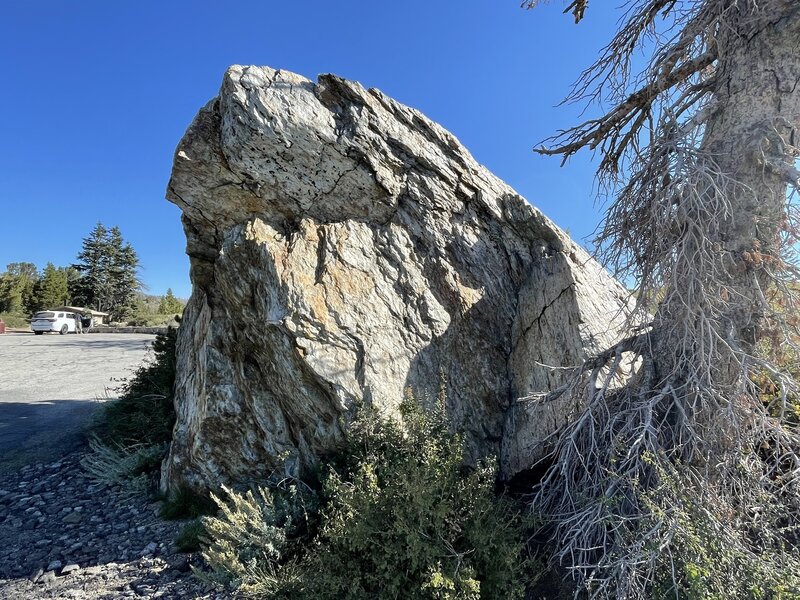 Climbing in Minaret Summit Loop Boulder, Sierra Eastside