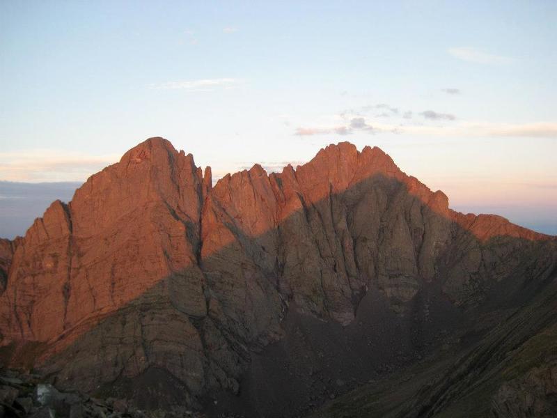 A stunning view of Crestone Needle (left) and Crestone Peak (right ...