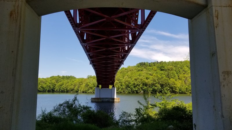 Superstructure of the north-bound side of the Taconic Pkwy bridge over ...