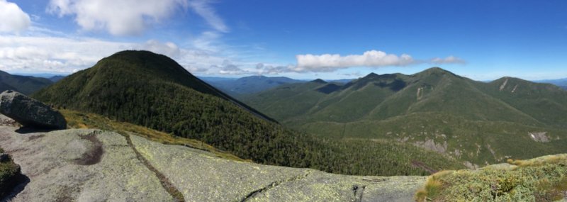 View from false summit of Colden. MacIntyre Range on the right (west ...