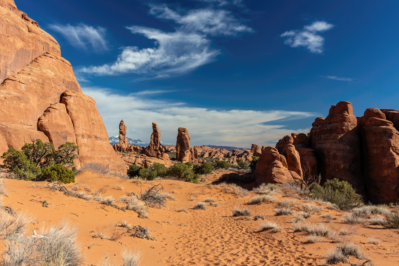 The sandy approach to Tower Arch.