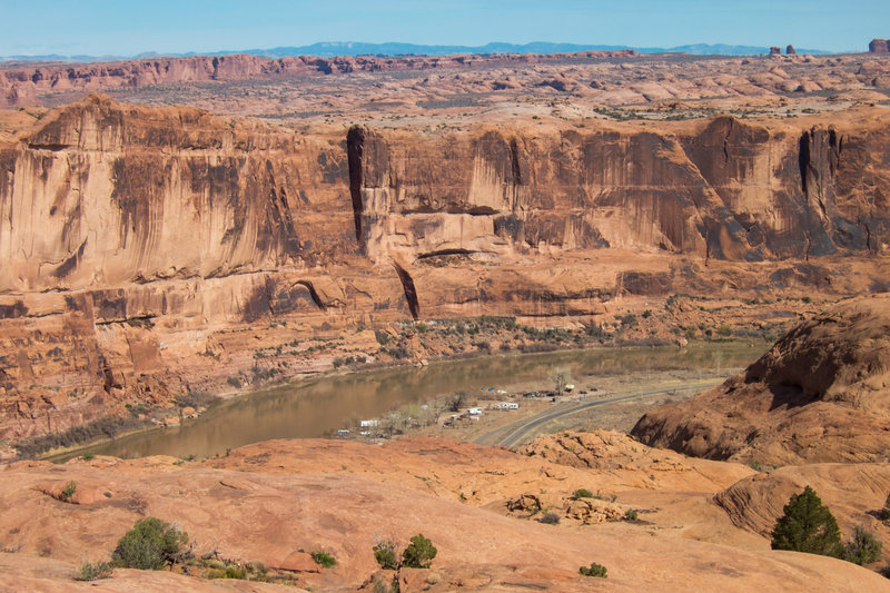 Overlooking the river from a distance. There's a spur that you can go ...