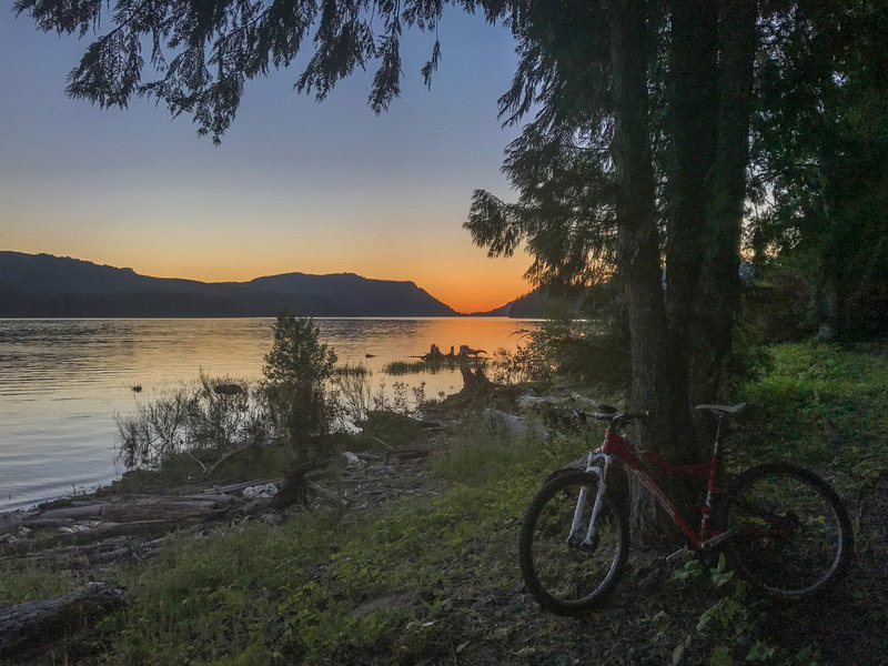 Sunset over Lookout Point reservoir from Ivan Oaks campground at the ...