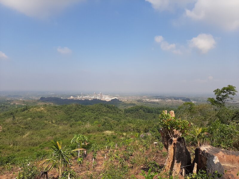Photo op on the viewdeck of Teban Trail